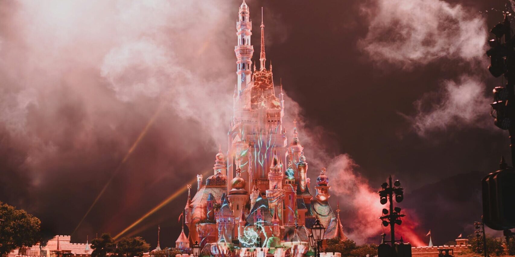Guide to Creating the Perfect Building Projection with a Projector ...
